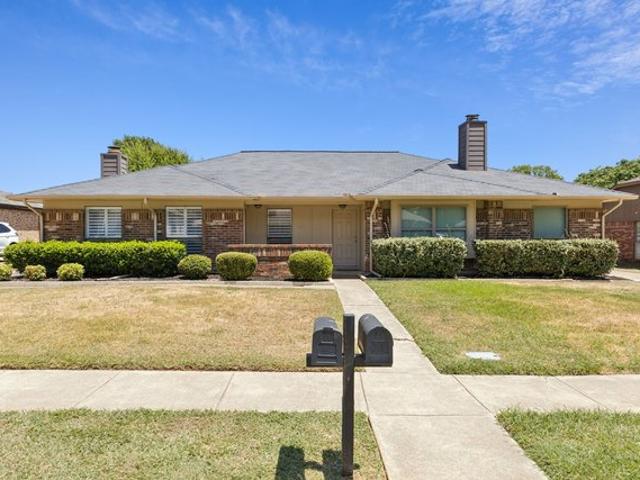 3002 Hilltop Dr, Euless, TX 76039