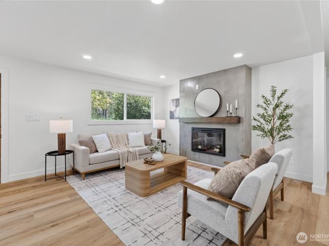 3002 Lakeway Drive