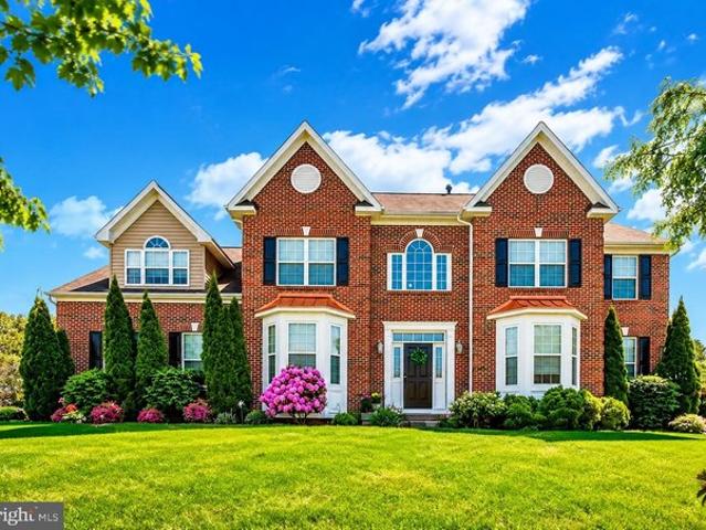 3002 Summer Meadow Dr, Douglassville, PA 19518