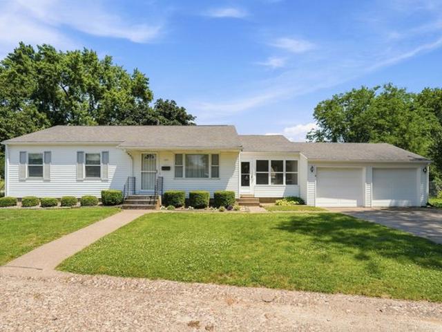 3002 15th St, Moline, IL 61265