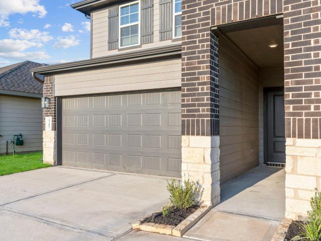 3003 Holland Lakes Drive