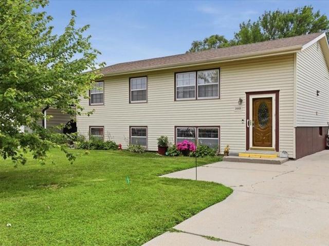 3003 Rawlins Dr, Council Bluffs, IA 51501
