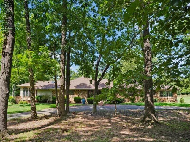 3003 W Sharon Drive