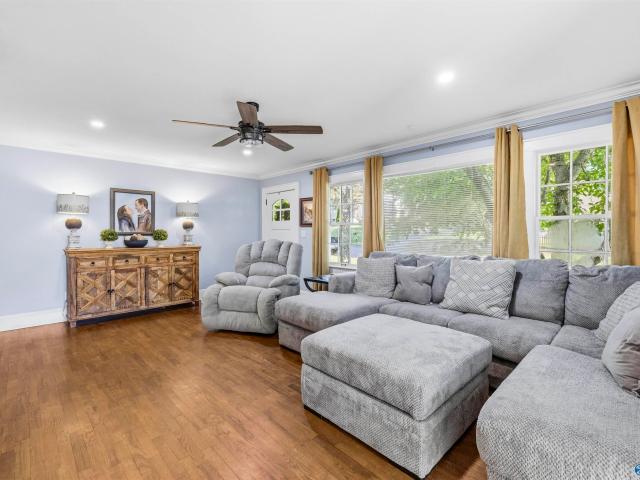 300 16th Street NW
