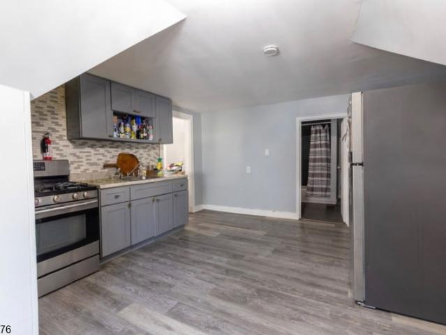 300 1St Ave