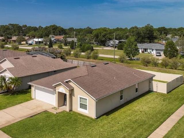 300 2 Oaks Dr, Edgewater, FL 32141