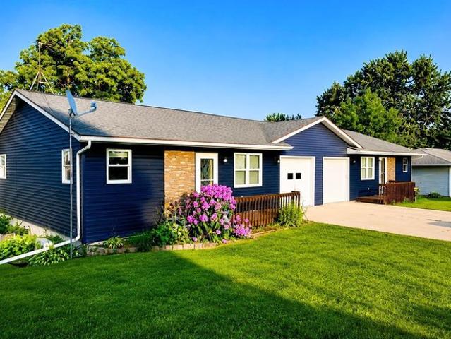 300 2nd St SW, Waukon, IA 52172