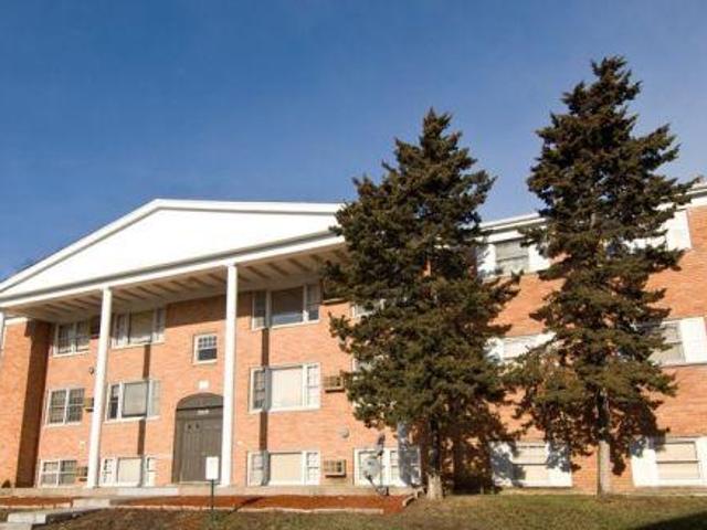$300 / 2br Spacious Apartments! Call Now! Rockford