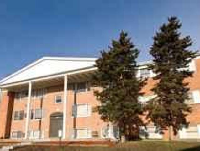$300 / 2br Spacious Apartments! Rockford