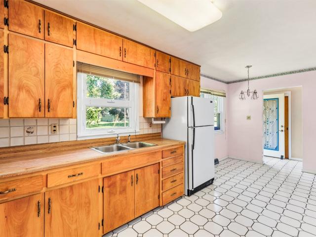 300 5th Street Place SE