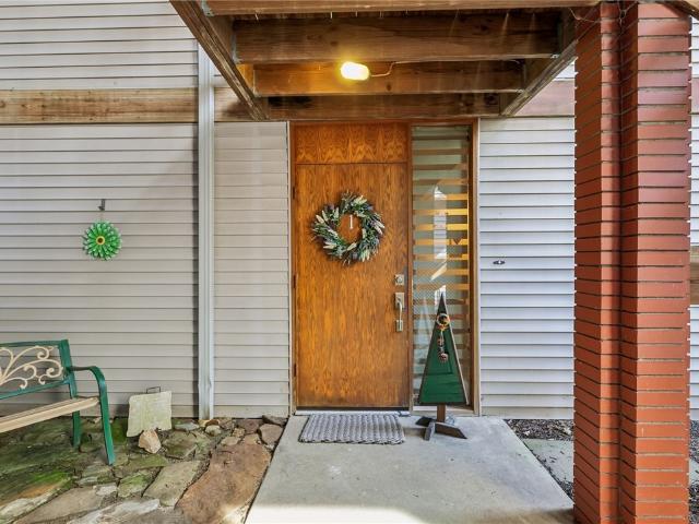 300 6th St 1