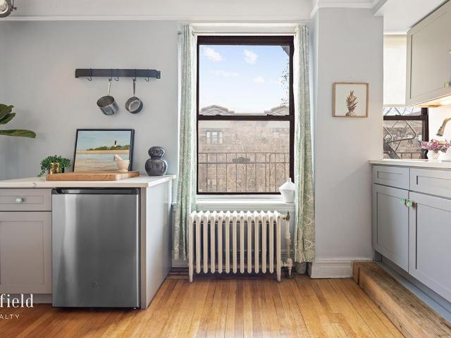 300 8th Avenue 4 D