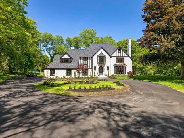 300 Camelot Way, Oakland Township, MI 48306