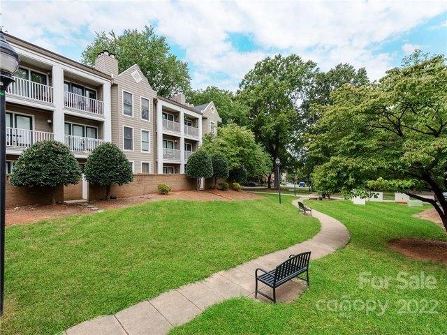 300 Cedar St S, Charlotte, NC 28202