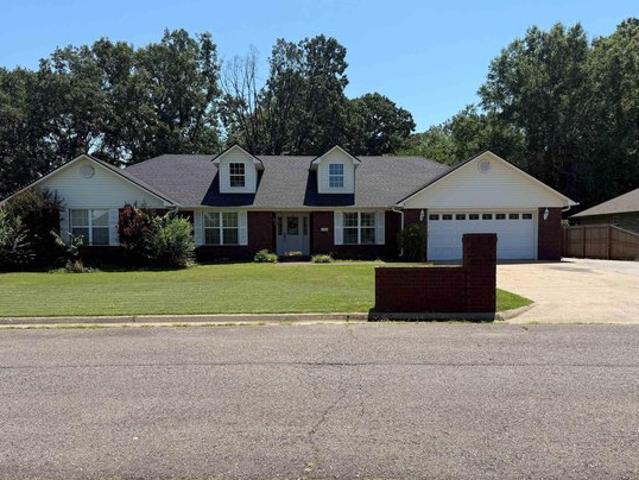 300 Cherokee Ln, Clarksville, AR 72830