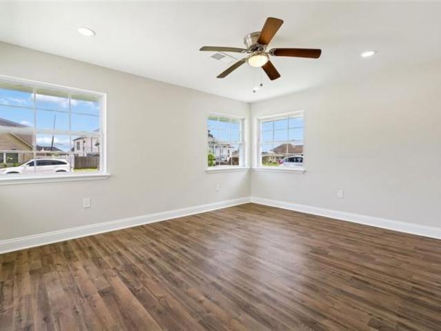 300 Chinchilla Dr, Arabi, LA 70032 | MLS #2560