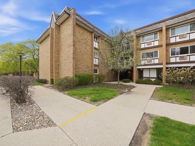 300 Claymoor Rd Unit 2E, Hinsdale, IL 60521