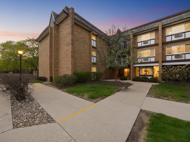 300 Claymoor, Unit 2E, Hinsdale, IL 60521 | MLS #12622 | Compass