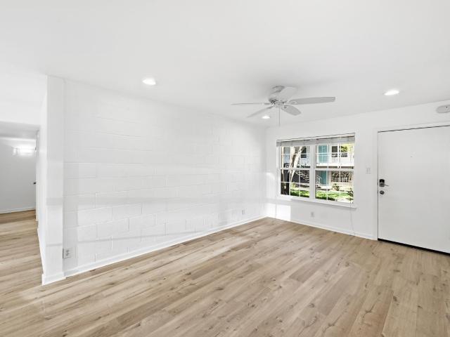 300 Crockett St # 116