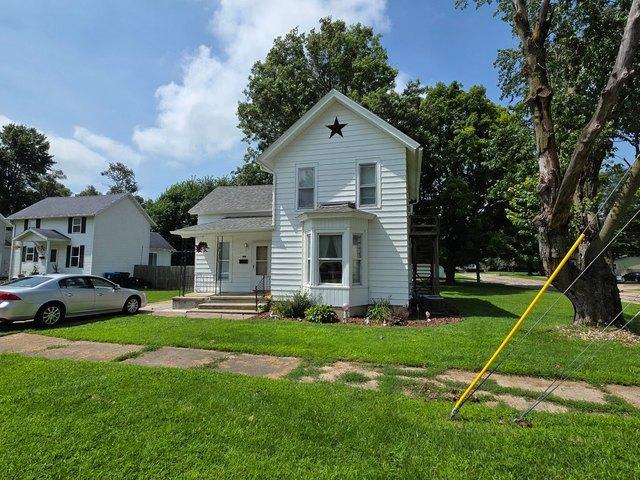 300 and 300 1/2 4th Ave, Rock Falls, IL 61071