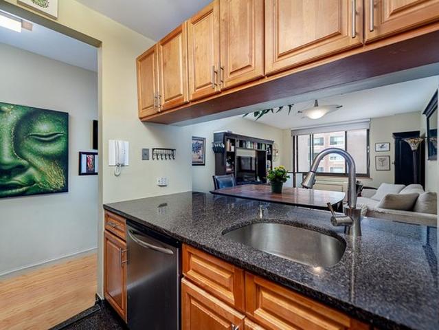 300 Albany St Apt 6M, New York, NY 10280