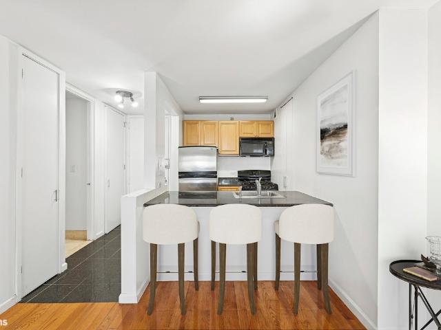 300 ALBANY Street 2D