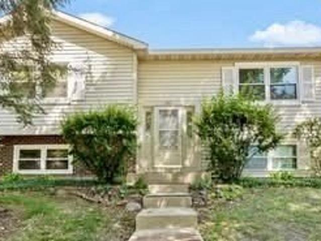 300 Aster Ct, Aurora, IL 60504