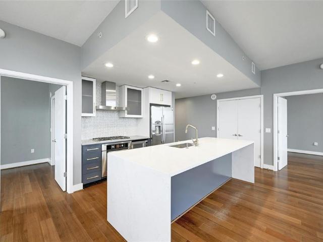 300 Bowie St # 2301