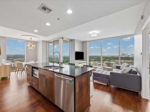 300 Bowie St # 2805