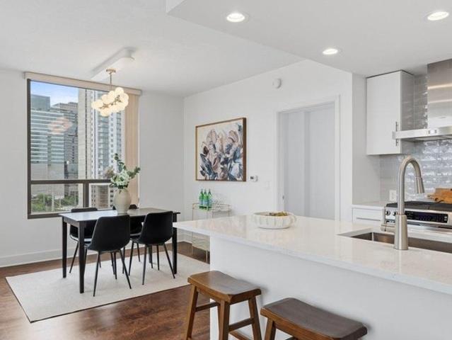 300 Bowie St Apt 1101, Austin, TX 78703