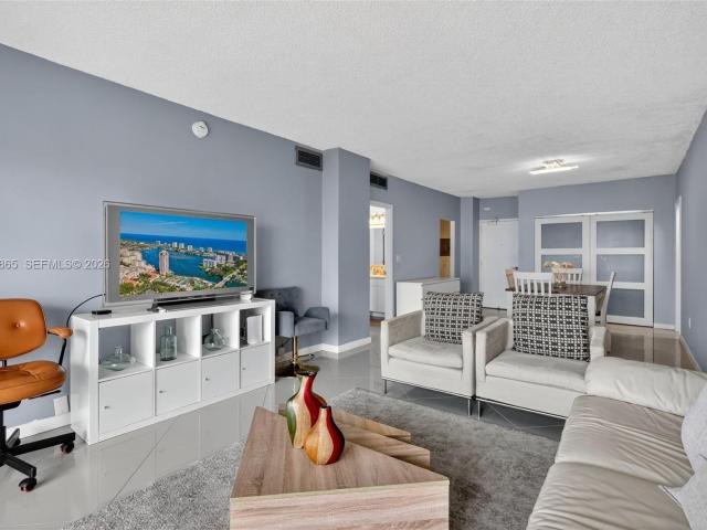 300 Bayview Dr, Unit 1009, Sunny Isles Beach, FL 33160 | MLS #A12014