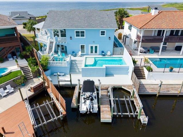 300 Bayview Dr, Aransas Pass, TX 78336