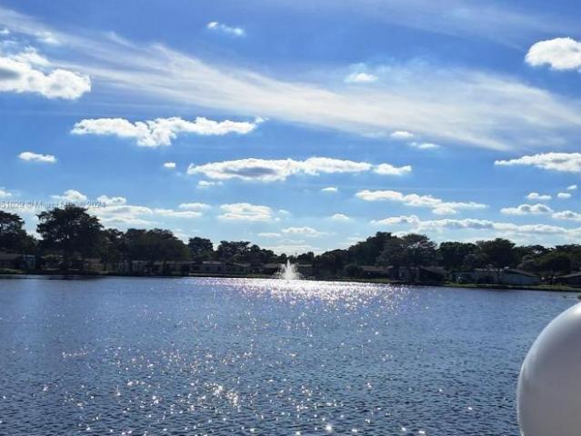 300 Berkley Rd #206, Hollywood, FL 33024