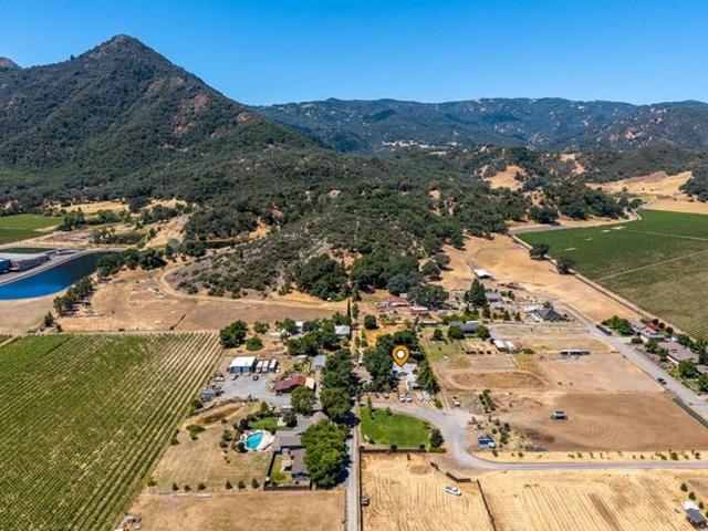 300 Bradford Ln, Hopland, CA 95449