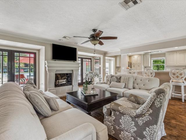 300 Brook Hollow Dr, Conroe, TX 77385 | MLS #66552 | Compass