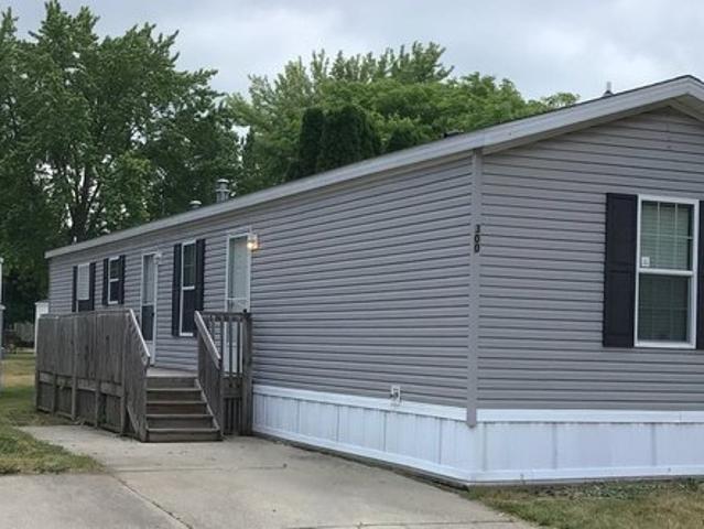 300 Brookside Mnr, Goshen, IN 46526