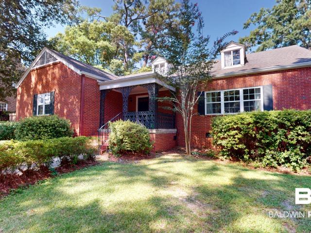 300 Bromley Pl