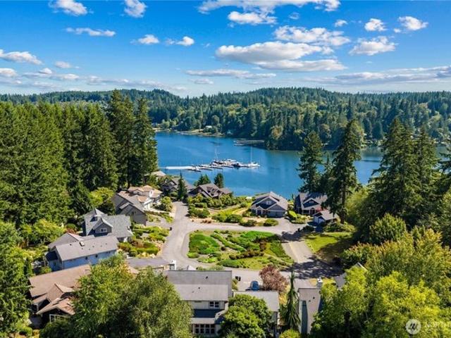 300 Bromley Pl NW, Bainbridge Island, WA 98110