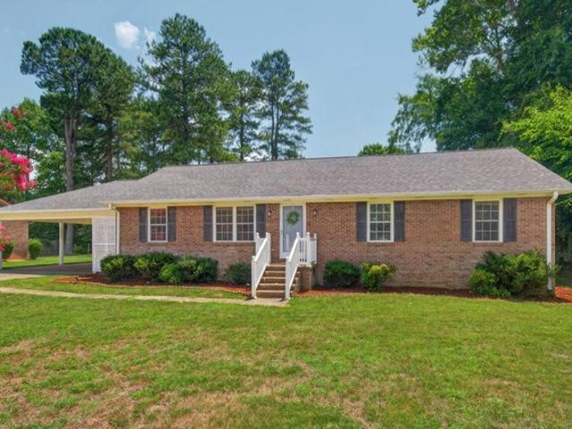 300 Buckingham Dr, Mebane, NC 27302