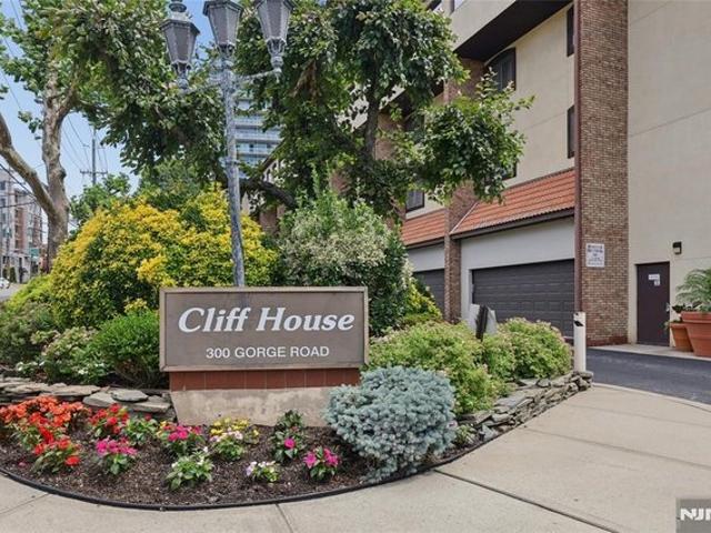 300 Gorge Rd Apt 57, Cliffside Park, NJ 07010