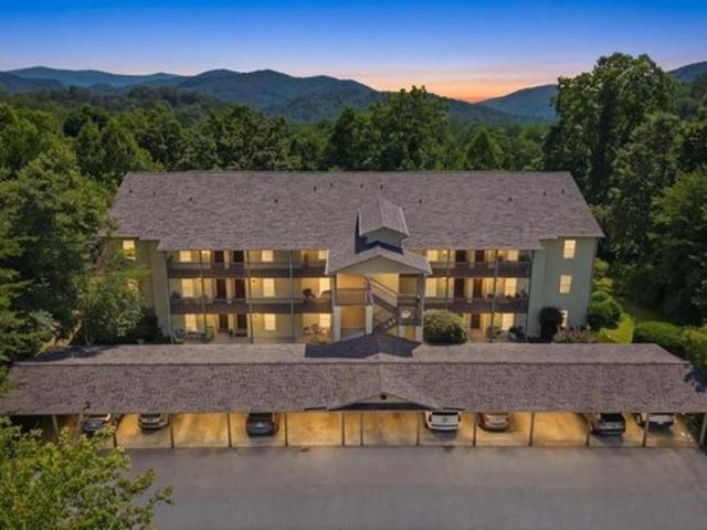 300 Ginger Creek Ln, Clayton, GA 30525
