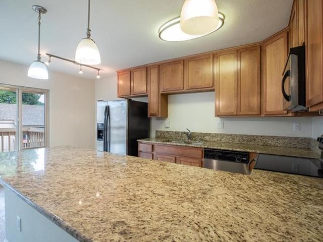 300 Glenwood Cir Apt 258, Monterey, CA 93940