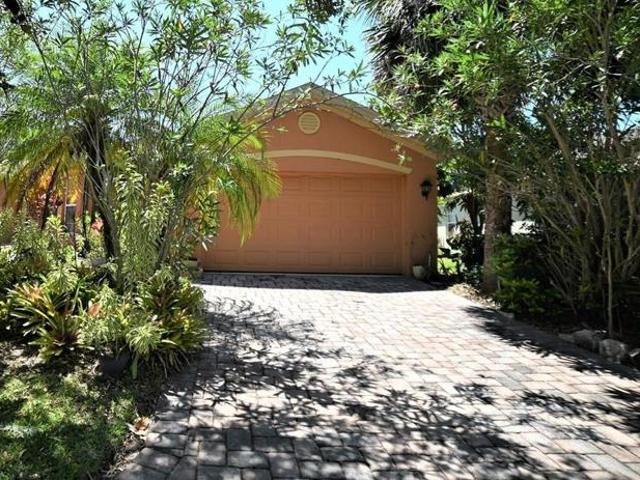 300 Grand Canal Dr, Kissimmee, FL 34759