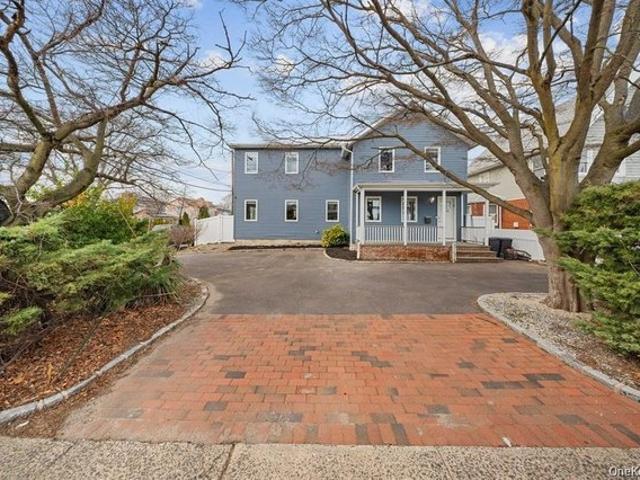 300 Daub Ave, Hewlett, NY 11557