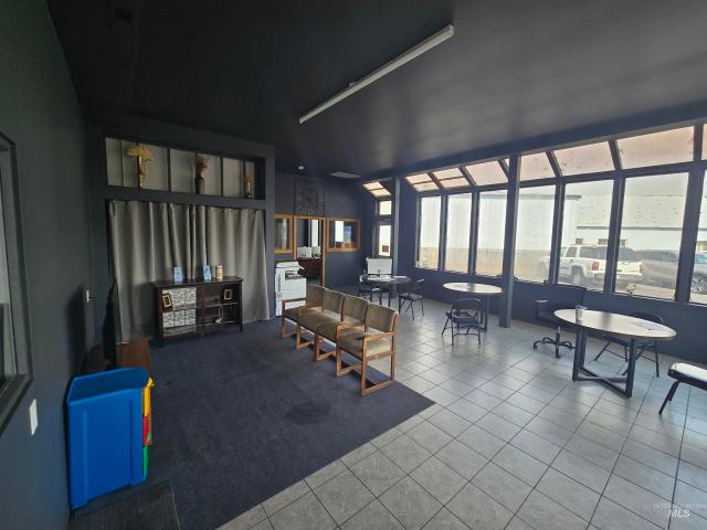 300 Diagonal St