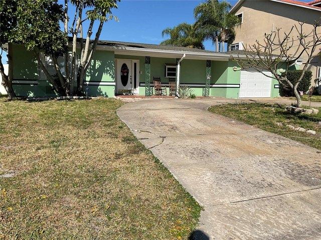 300 Driftwood Dr W, Palm Harbor, FL 34683