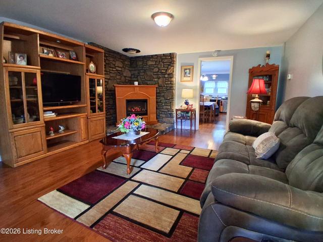 300 Dutchmans Creek Rd