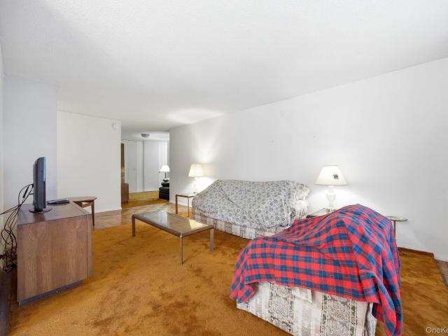 300 E 40th Street 4T