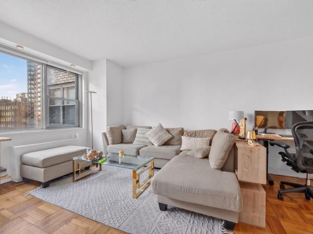 300 E 40TH Street 9G