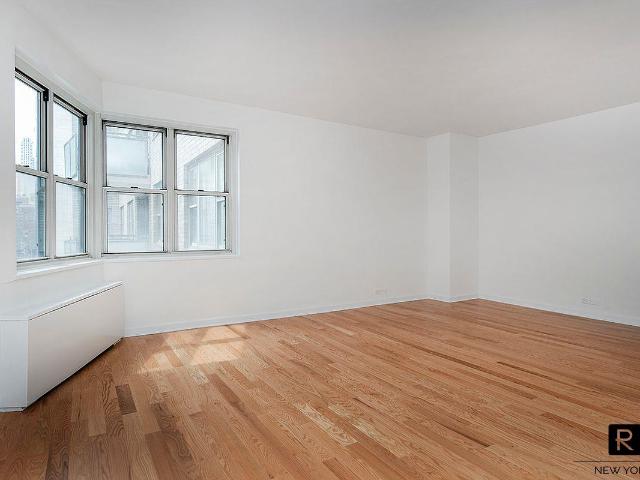 300 E 40th Street 19 L